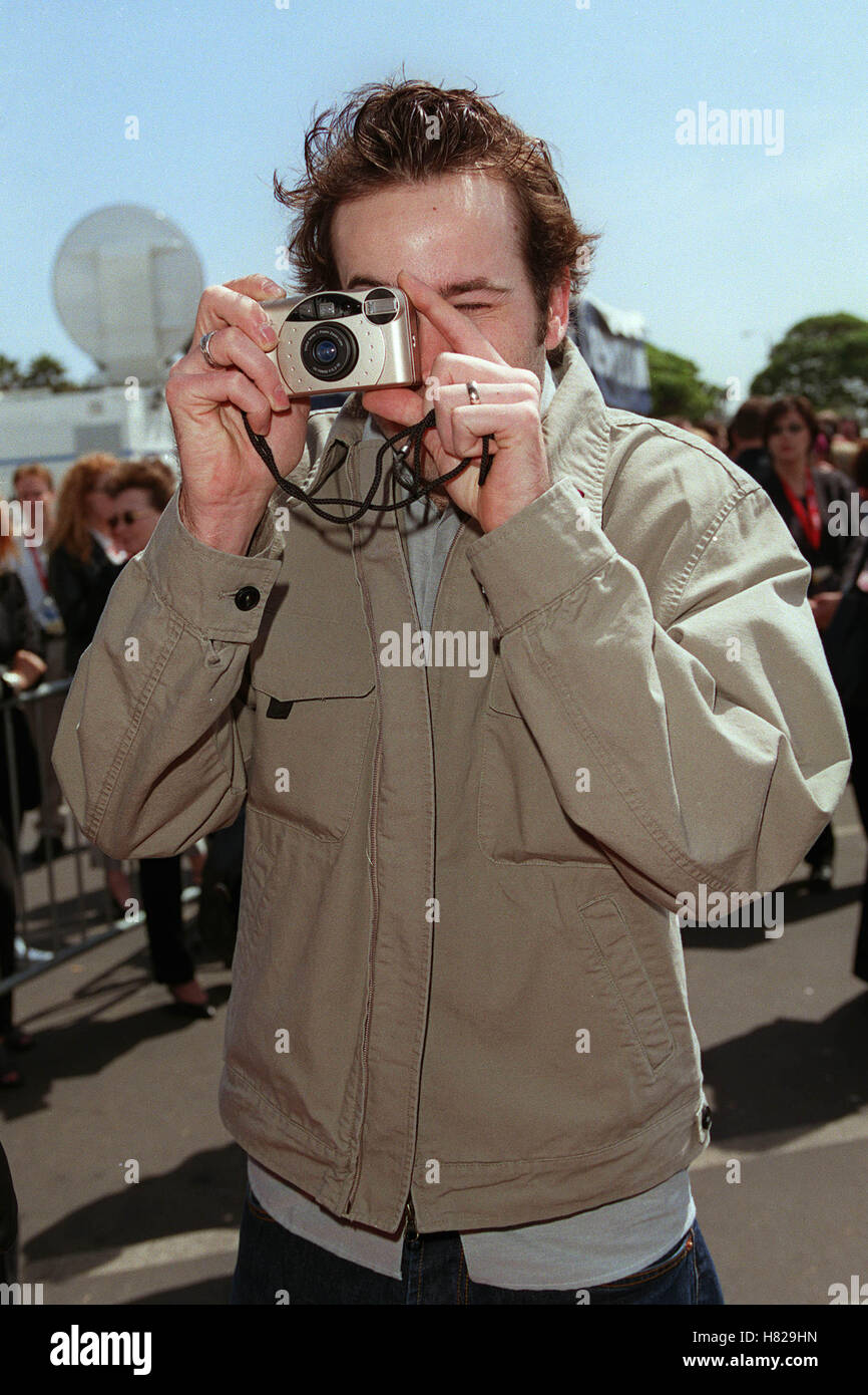 JASON LEE . 25 March 2000 Stock Photo - Alamy