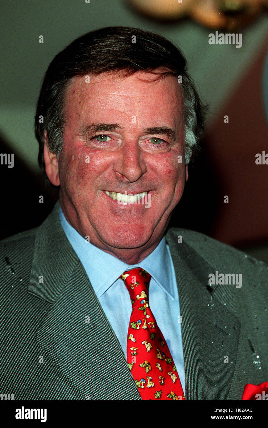 TERRY WOGAN LONDON ENGLAND 26 March 2000 Stock Photo - Alamy