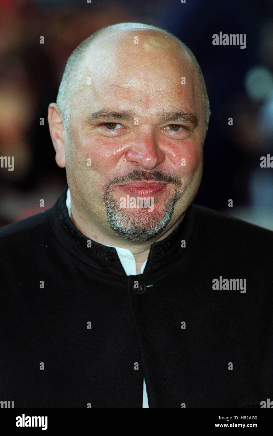 ANTHONY MINGHELLA LOS ANGELES USA 09 April 2000 Stock Photo - Alamy