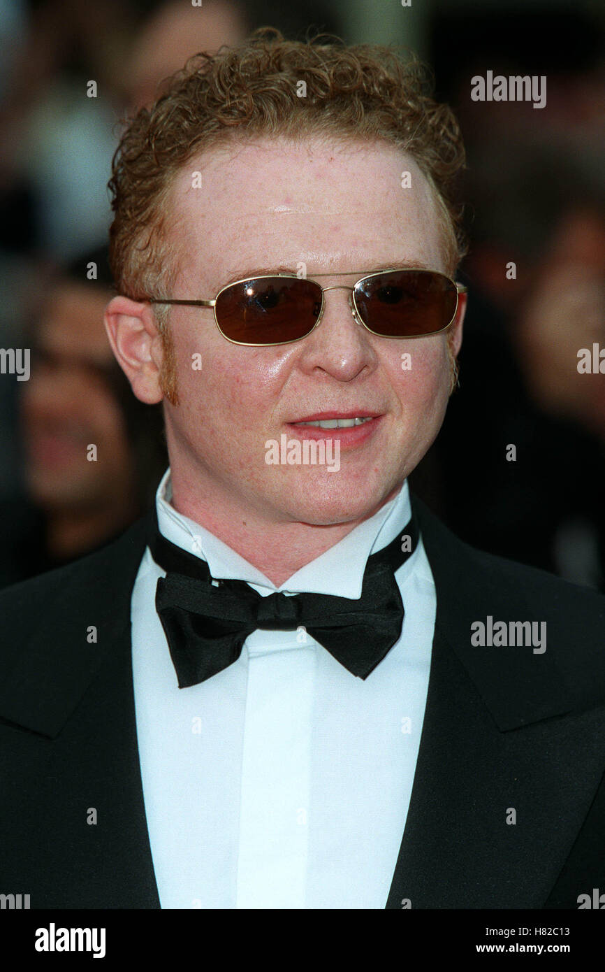 Simply red singer mick hucknall hi-res stock photography and images - Alamy