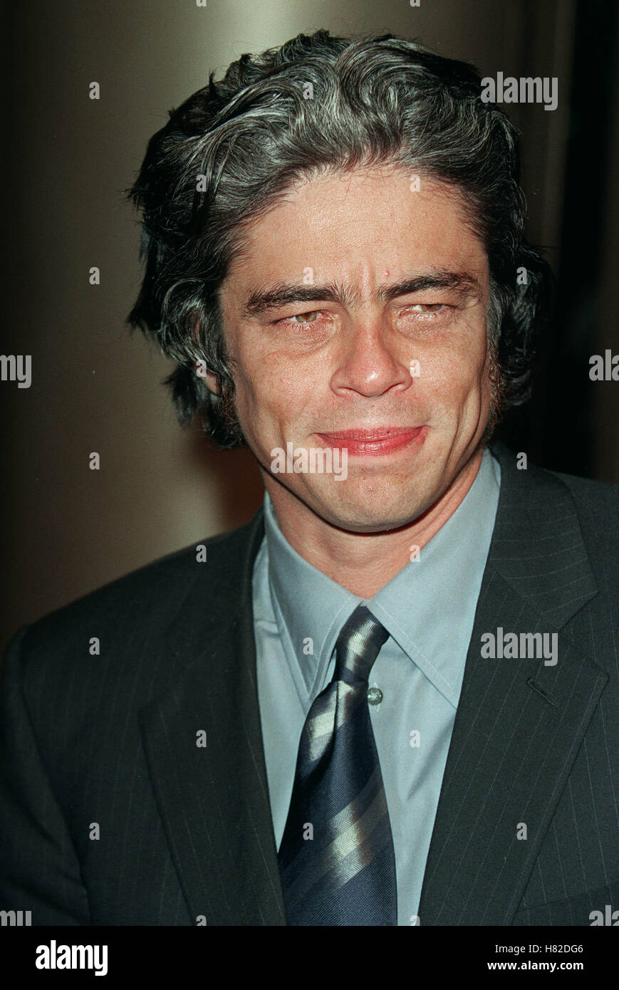 BENICIO DEL TORO "THE PLEDGE" WORLD PREMIER LA HOLLYWOOD LA USA 09 ...
