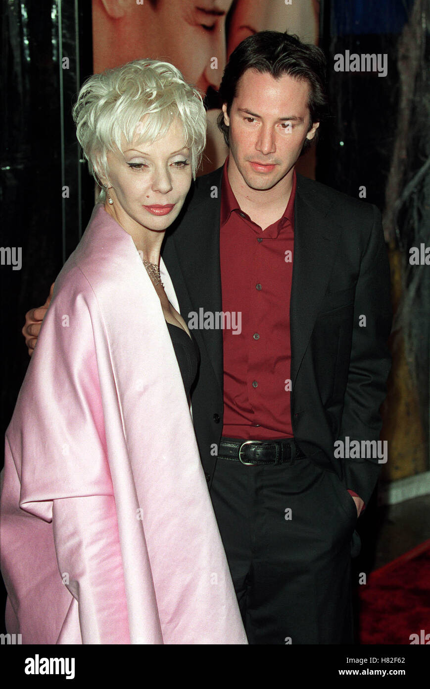 KEANU REEVES & MOTHER "SWEET NOVEMBER" LA PREMIER WESTWOOD LA USA 12 ...