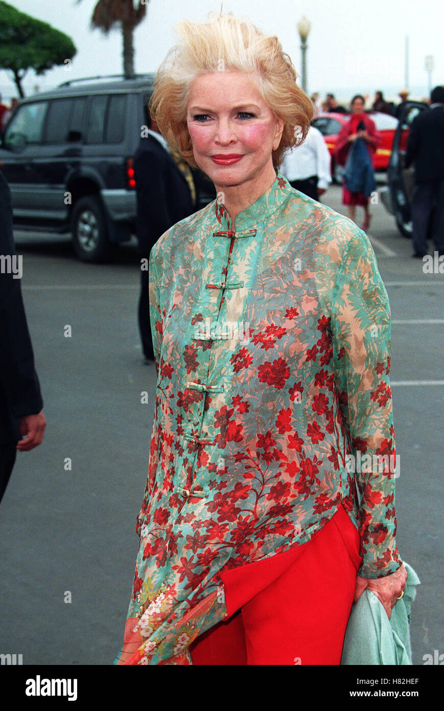 ELLEN BURSTYN INDEPENDENT SPIRIT AWARDS 2001 SANTA MONICA LA USA 24 ...