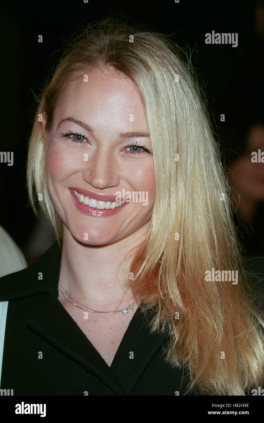 SARAH WYNTER BLOW WORLD PREMIERE LOS ANGELES CHINESE THEATRE HOLLYWOOD ...
