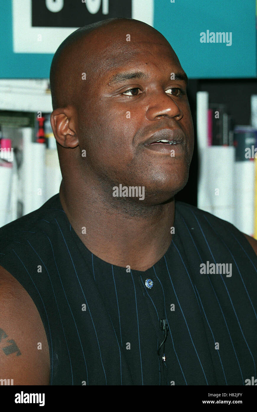Shaquille o'neal lakers portrait hi-res stock photography and images ...