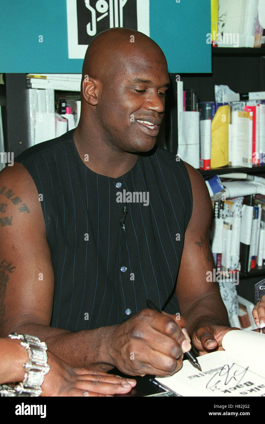 SHAQUILLE O'NEAL SHAQ TALKS BACK BOOK SIGNING HOLLYWOOD LOS ANGELES USA ...