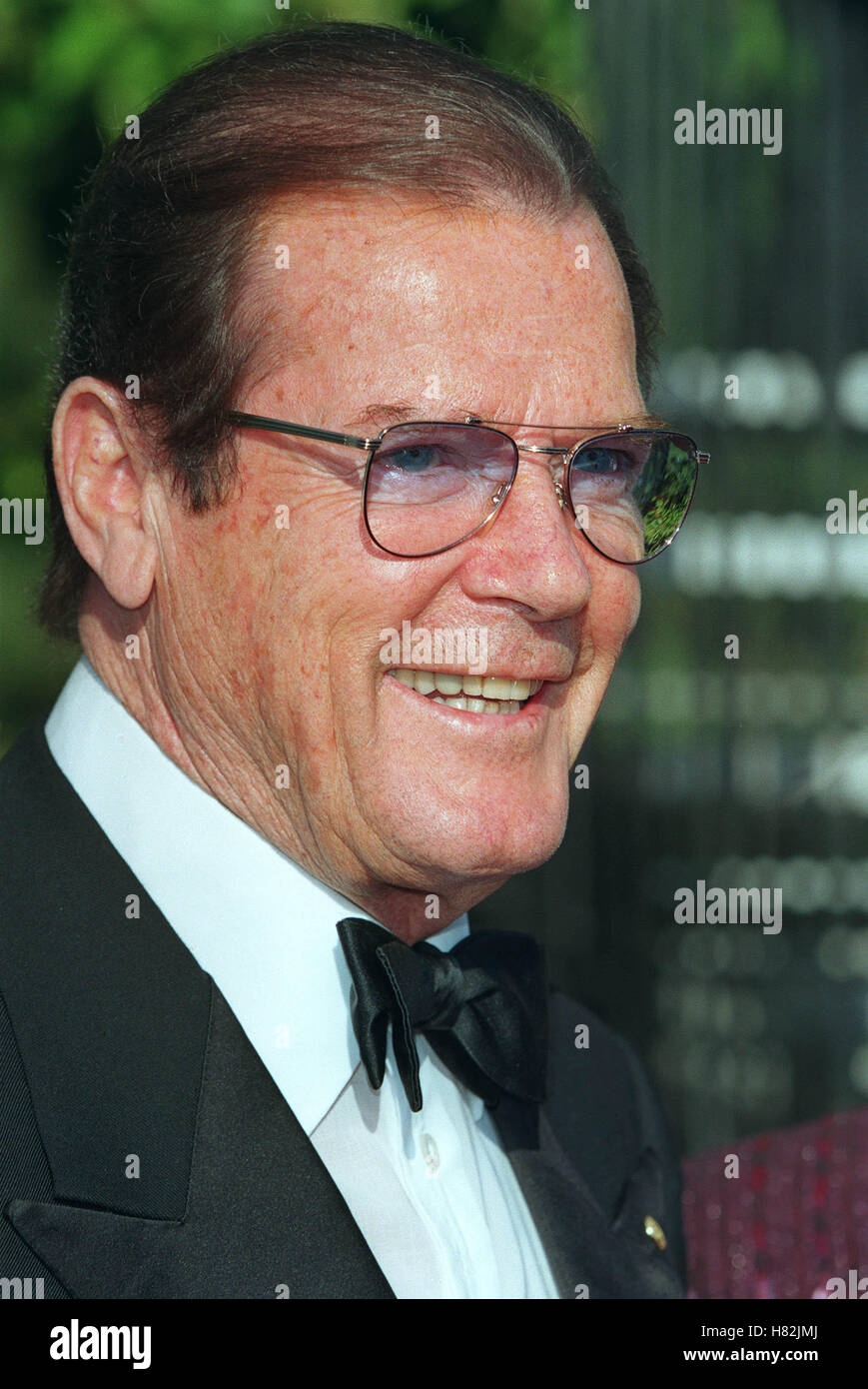Portrait actor roger moore hi-res stock photography and images - Alamy