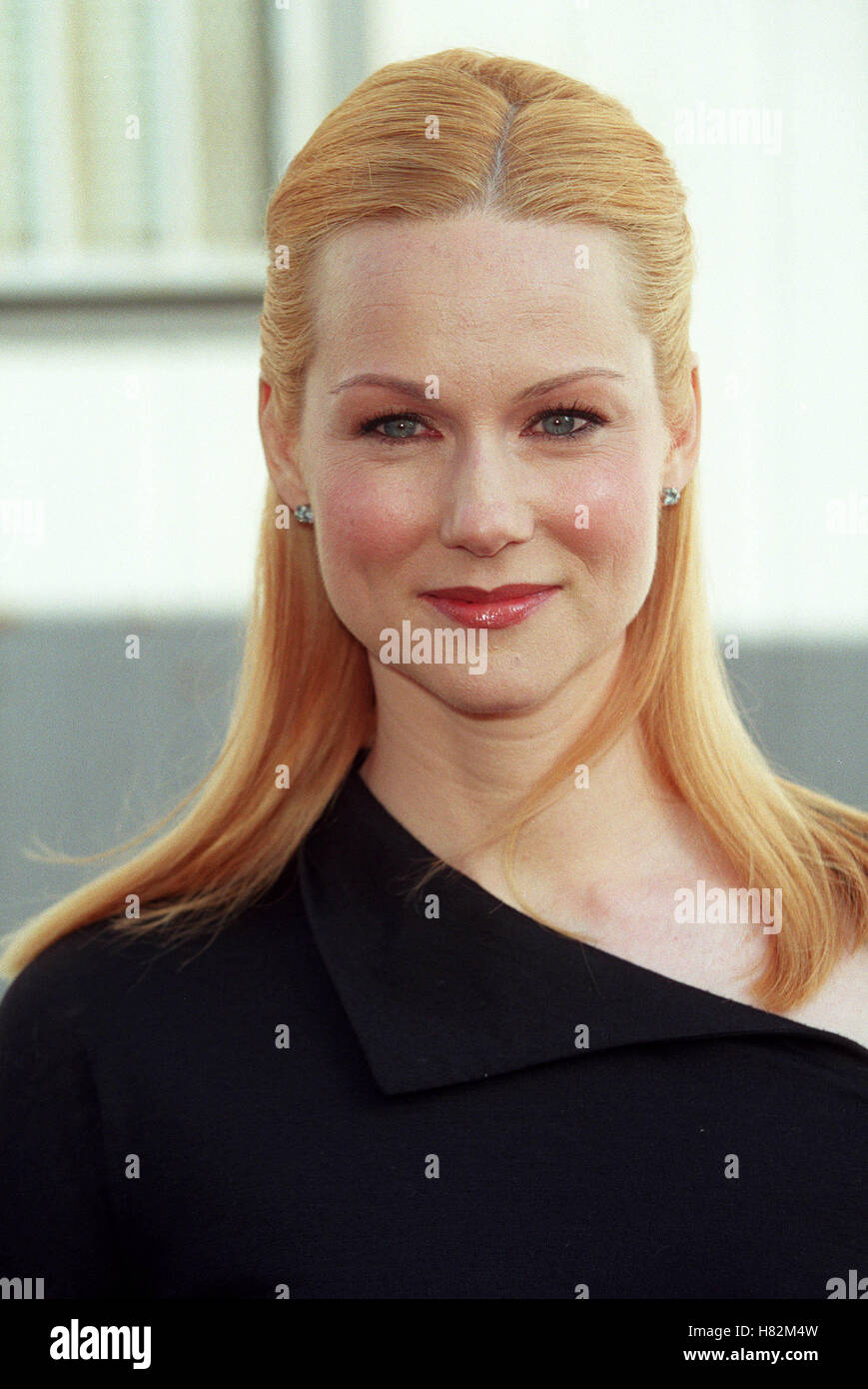 Laura linney 2001 hi-res stock photography and images - Alamy