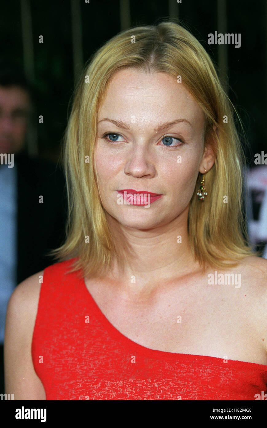 Samantha mathis hi-res stock photography and images - Alamy