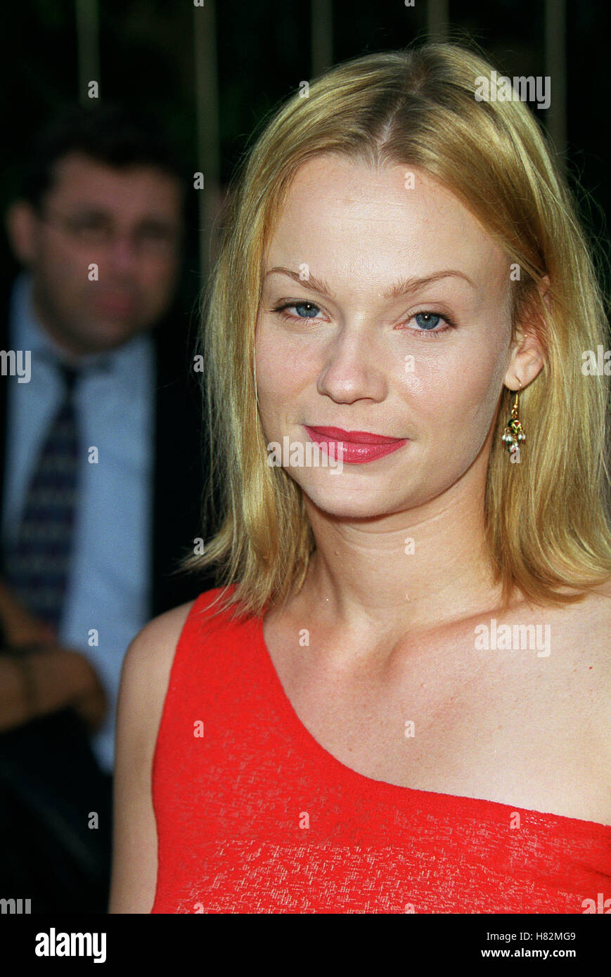 Samantha mathis hi-res stock photography and images - Alamy