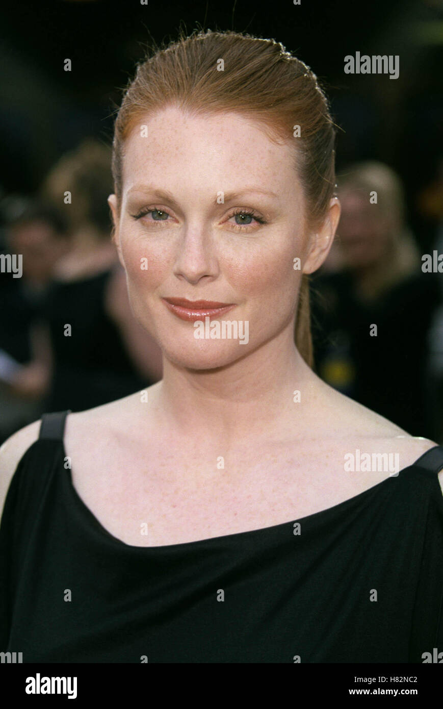 JULIANNE MOORE "EVOLUTION" LA PREMIER WESTWOOD LA USA 01 June 2001 ...