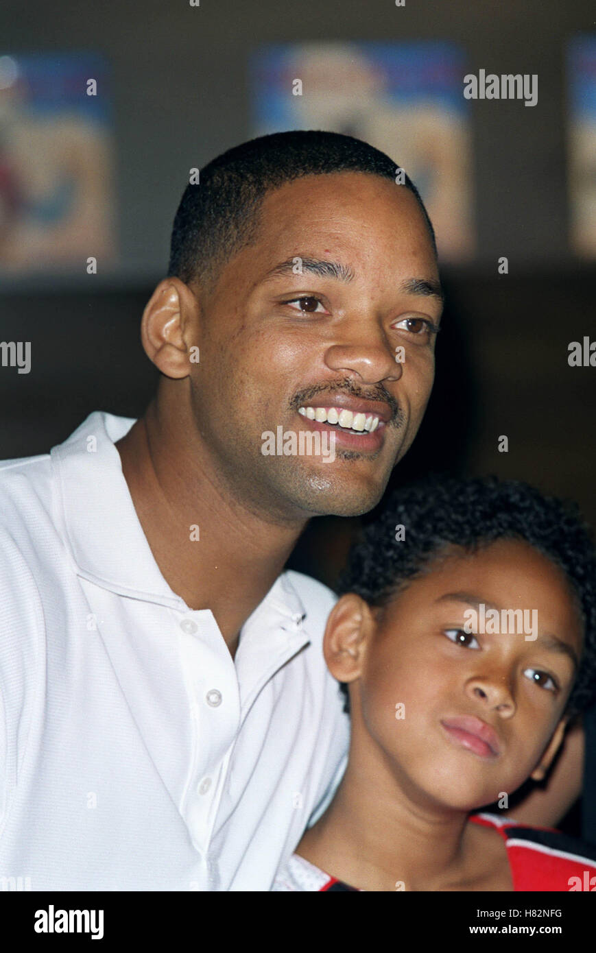 WILL SMITH & TREY BOOKSIGNING SANTA MONICA LA USA 17 June 2001 Stock ...