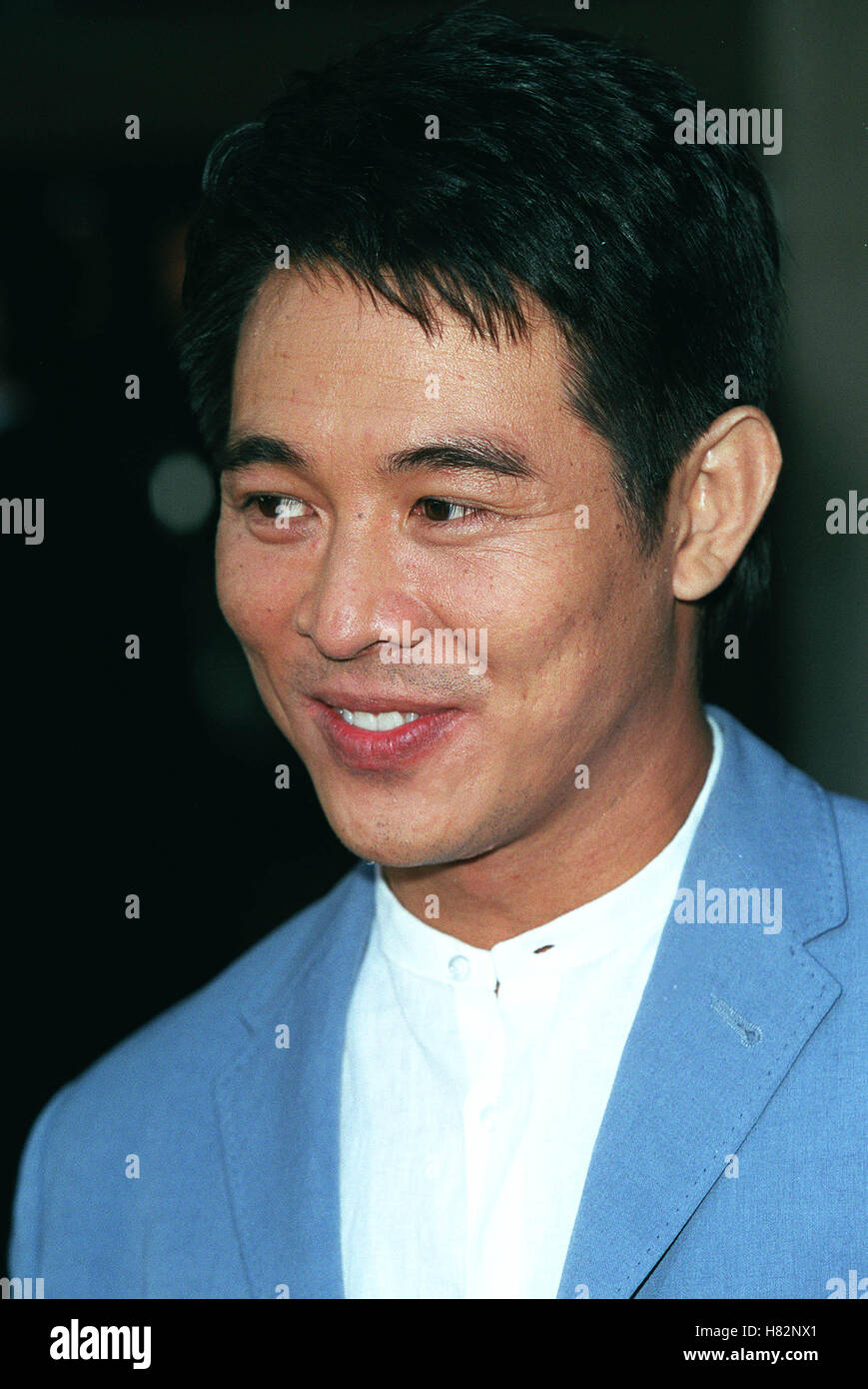 Kiss of the dragon jet li hi-res stock photography and images - Alamy