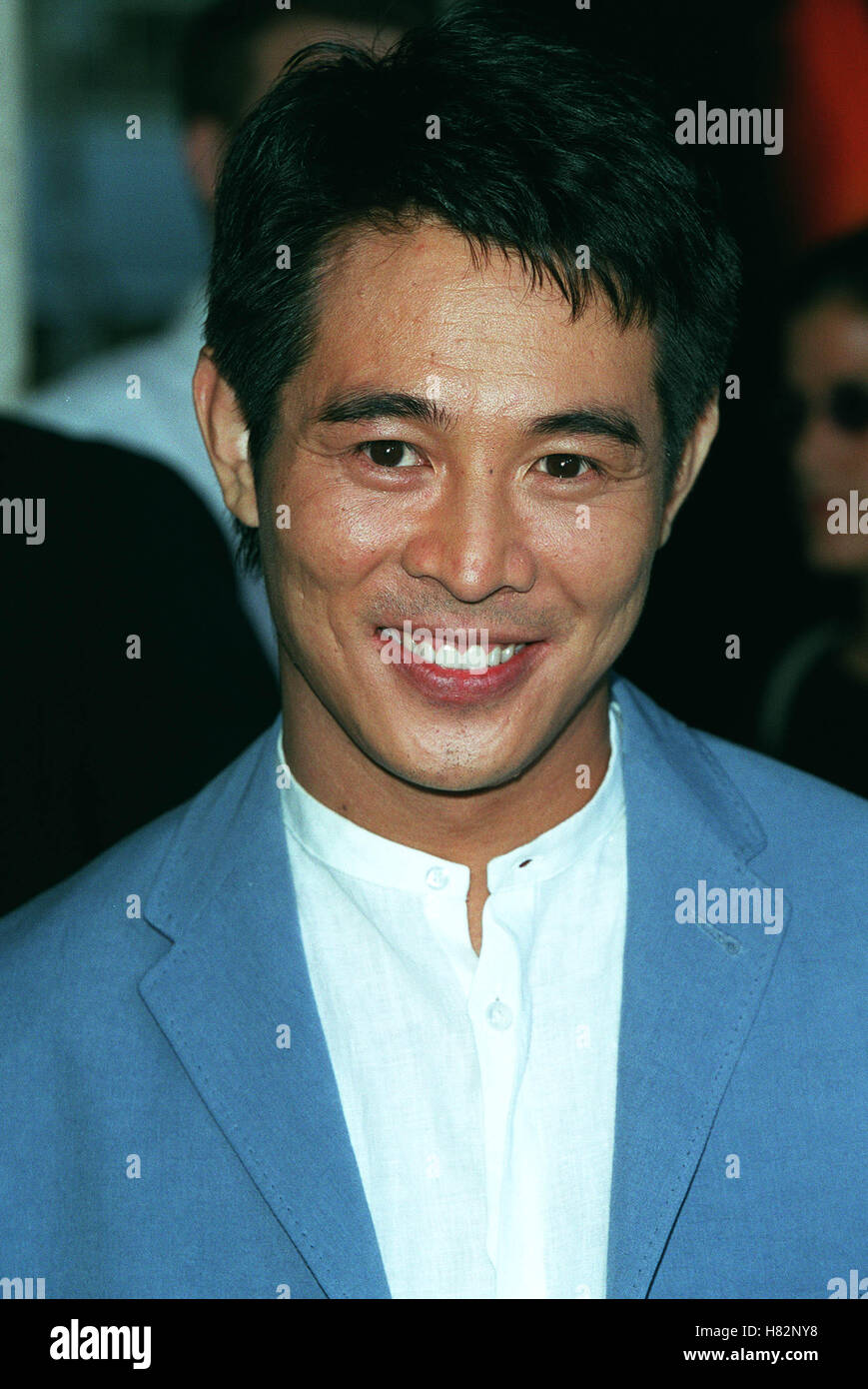 Kiss of the dragon jet li hi-res stock photography and images - Alamy