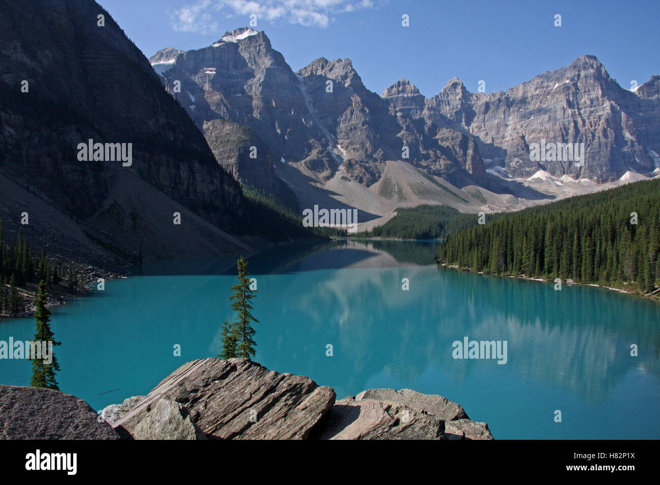 Lake Louise and alpine mountain cliffs, Banff National Park, Canada ...