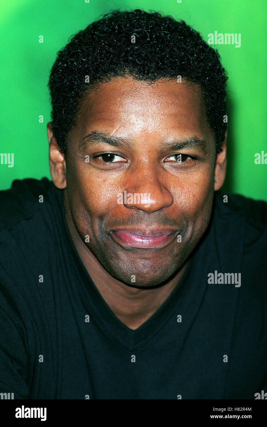 DENZEL WASHINGTON "TRAINING DAY" PHOTOCALL VENICE FILM FESTIVAL 2001 ...