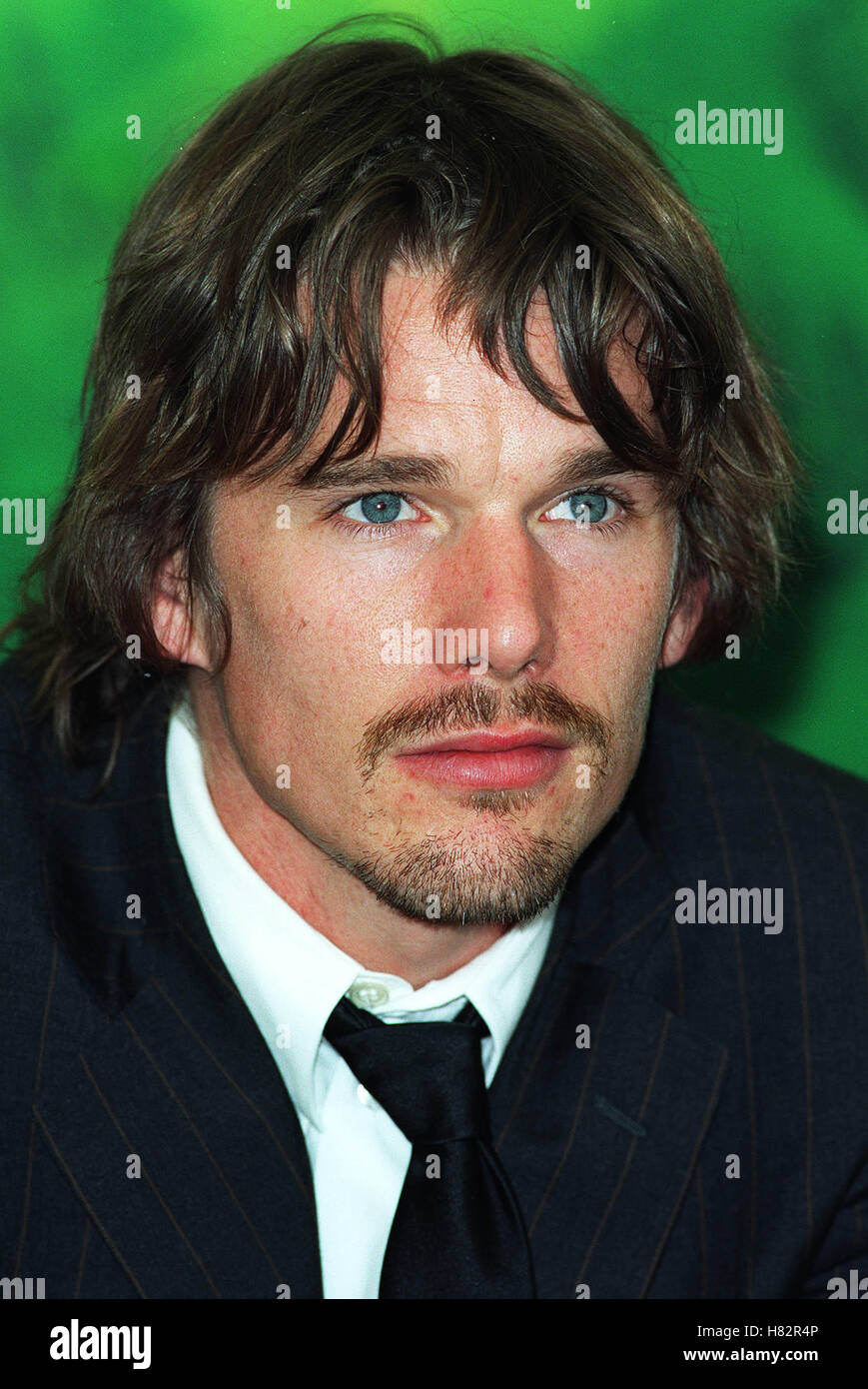 ETHAN HAWKE "TRAINING DAY" PHOTOCALL VENICE FILM FESTIVAL 2001 ITALY 02 ...