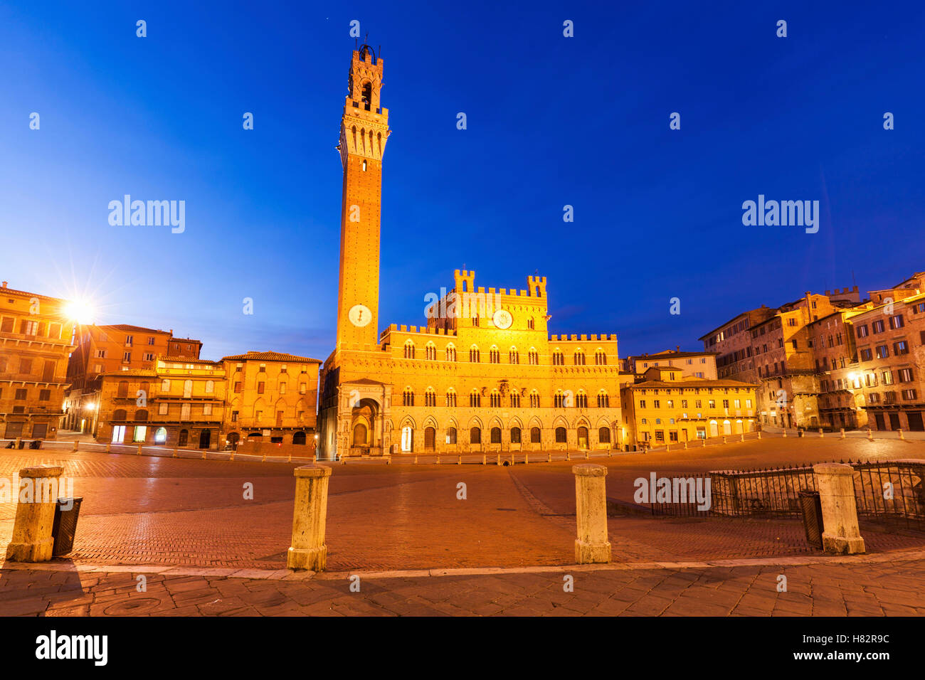 Siena town hall at night. Siena, Tuscany, Italy Stock Photo - Alamy