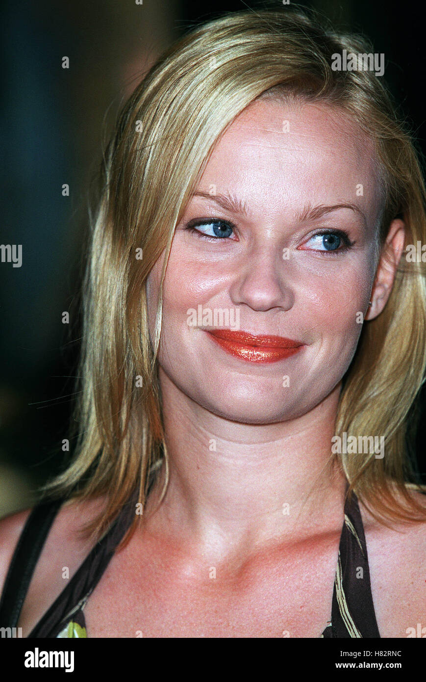 Samantha mathis actress hi-res stock photography and images - Alamy