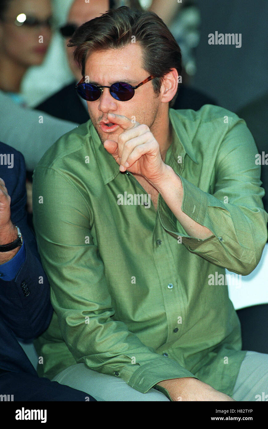 JIM CARREY NICOLAS CAGE HAND & FOOTPRINTS HOLLYWOOD LOS ANGELES USA 14 ...