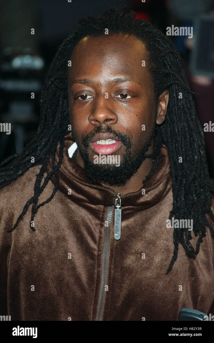 WYCLEF JEAN TOP OF THE POPS AWARDS 2001 EVENING NEWS ARENA MANCHESTER ...