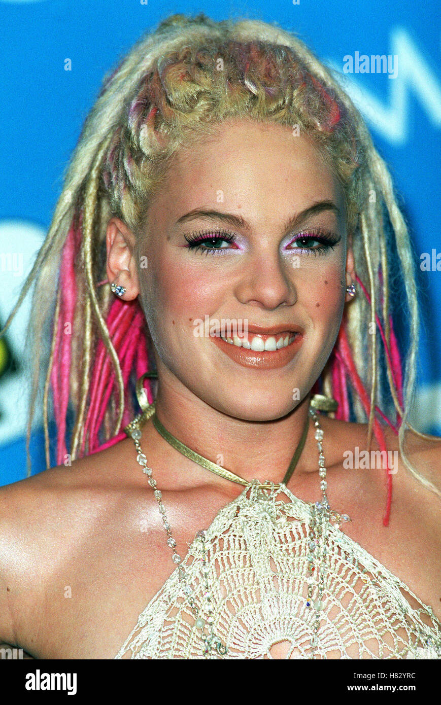 Billboard music awards 2001 hi-res stock photography and images - Alamy