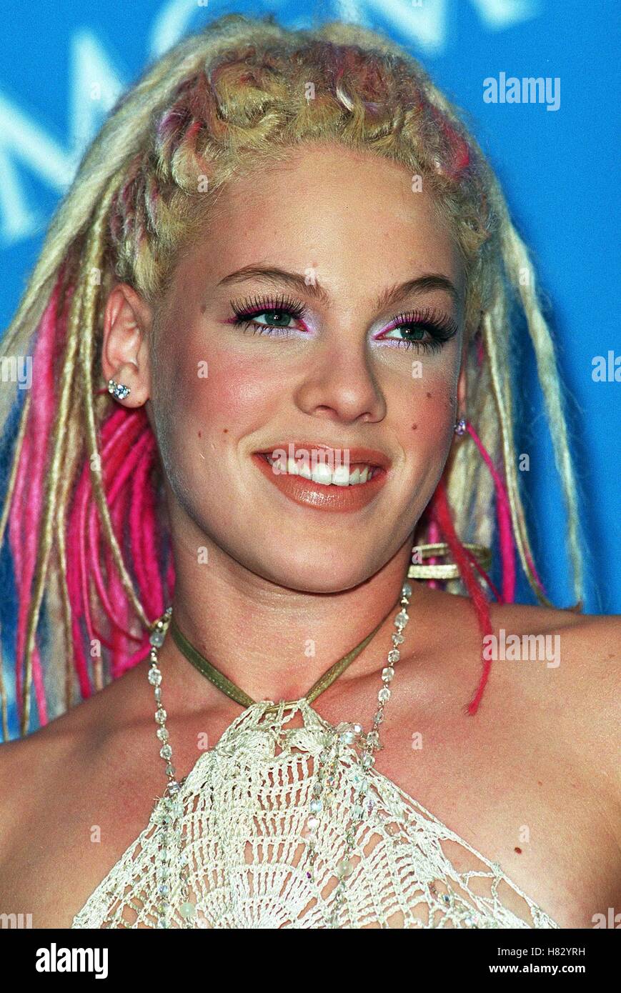 PINK. BILLBOARD MUSIC AWARDS USA 04 December 2001 Stock Photo - Alamy