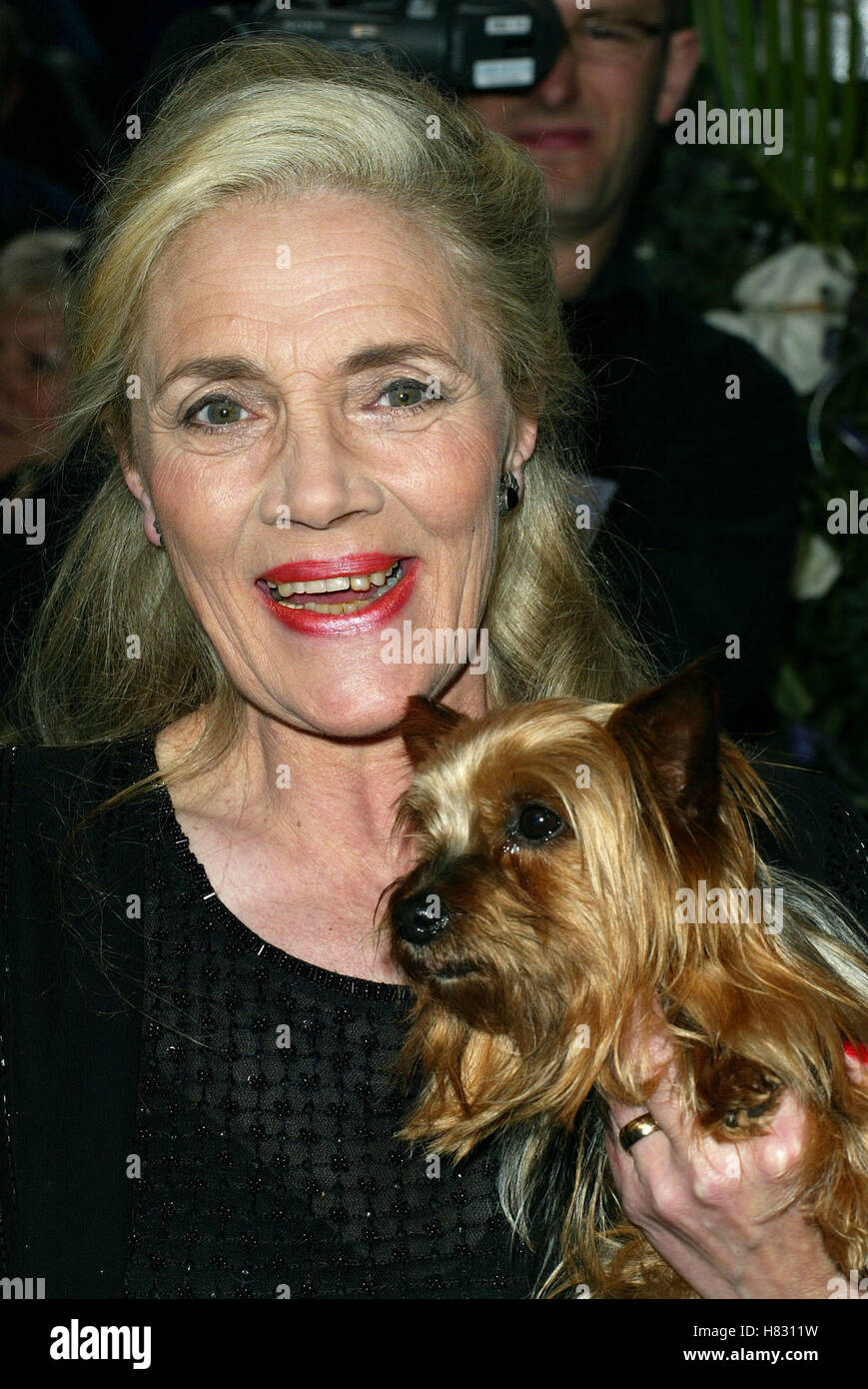 SHIRLEY STELFOX & BATLEY SOAP AWARDS 2002 BBC TELEVISION CENTRE LONDON ...