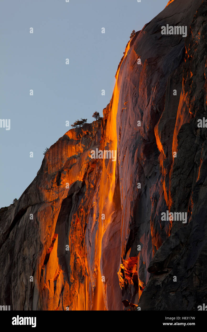 Horsetail Fall, low sun angle lights the rock wall during sundown ...