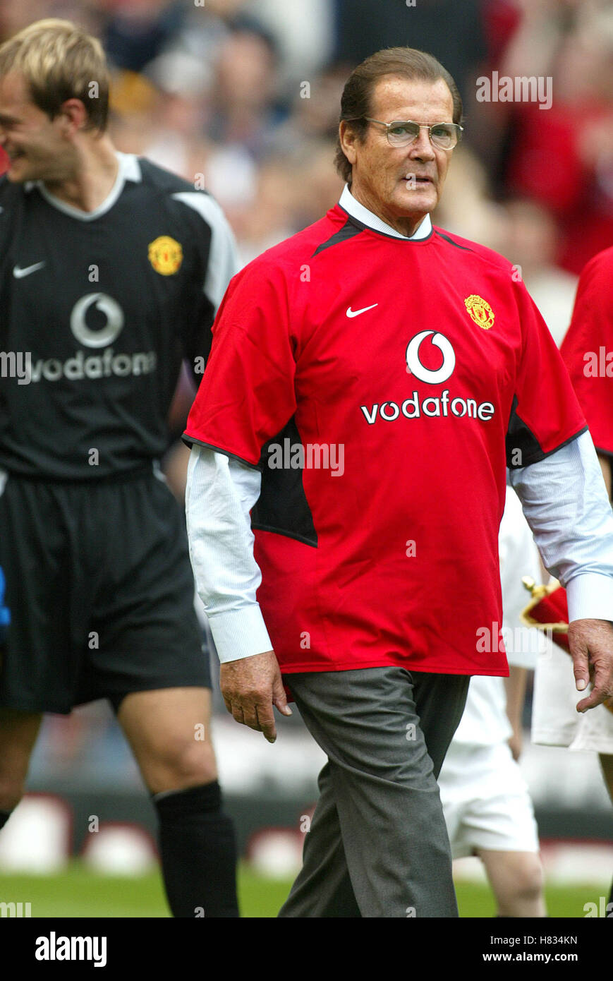 ROGER MOORE MANCHESTER UTD V BOCA JUNIORS OLD TRAFFORD MANCHESTER ...