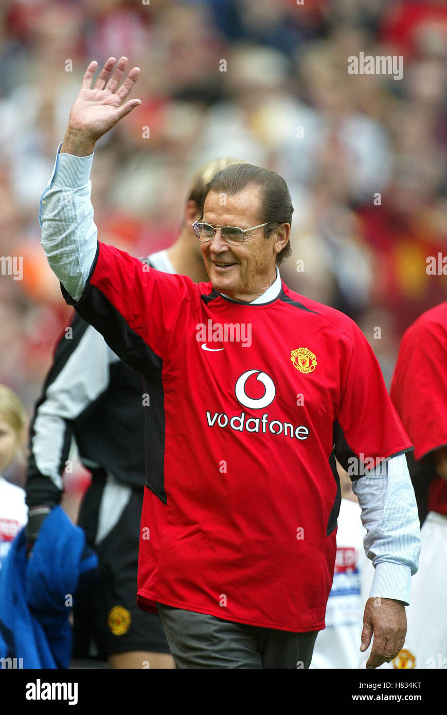 ROGER MOORE MANCHESTER UTD V BOCA JUNIORS OLD TRAFFORD MANCHESTER ...