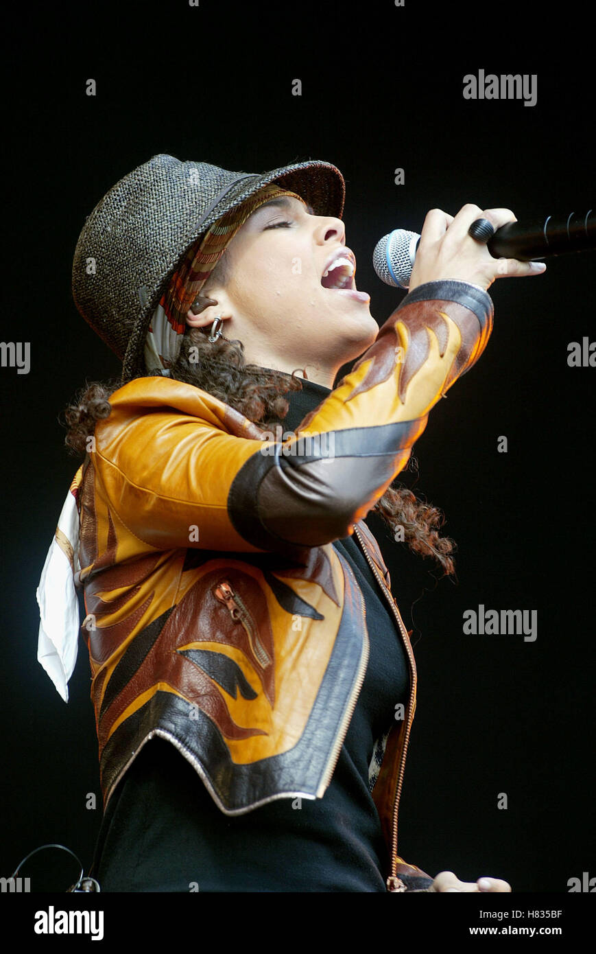 Alicia keys 2002 hi-res stock photography and images - Alamy