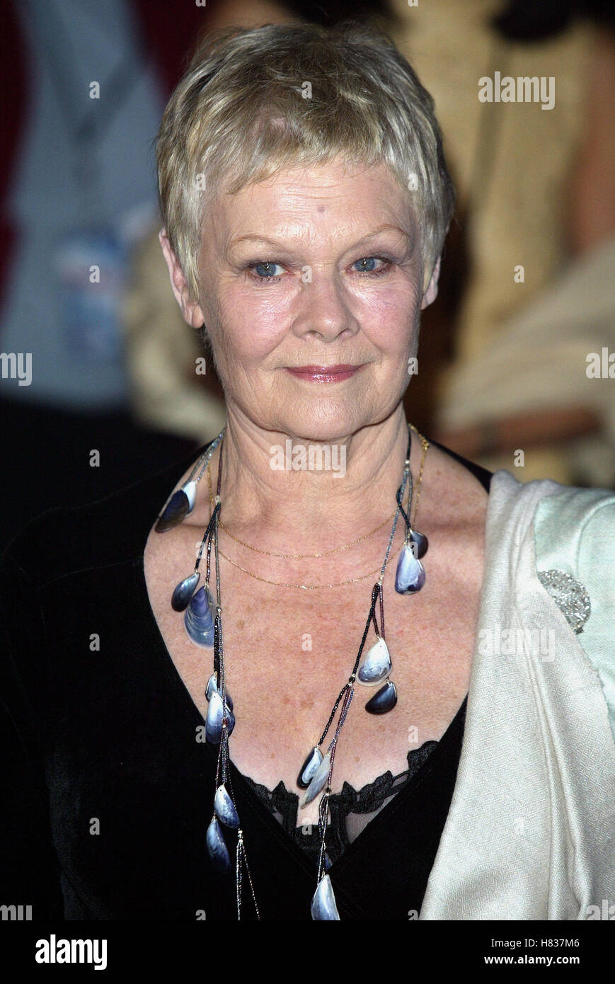 Judi dench james bond hi-res stock photography and images - Alamy