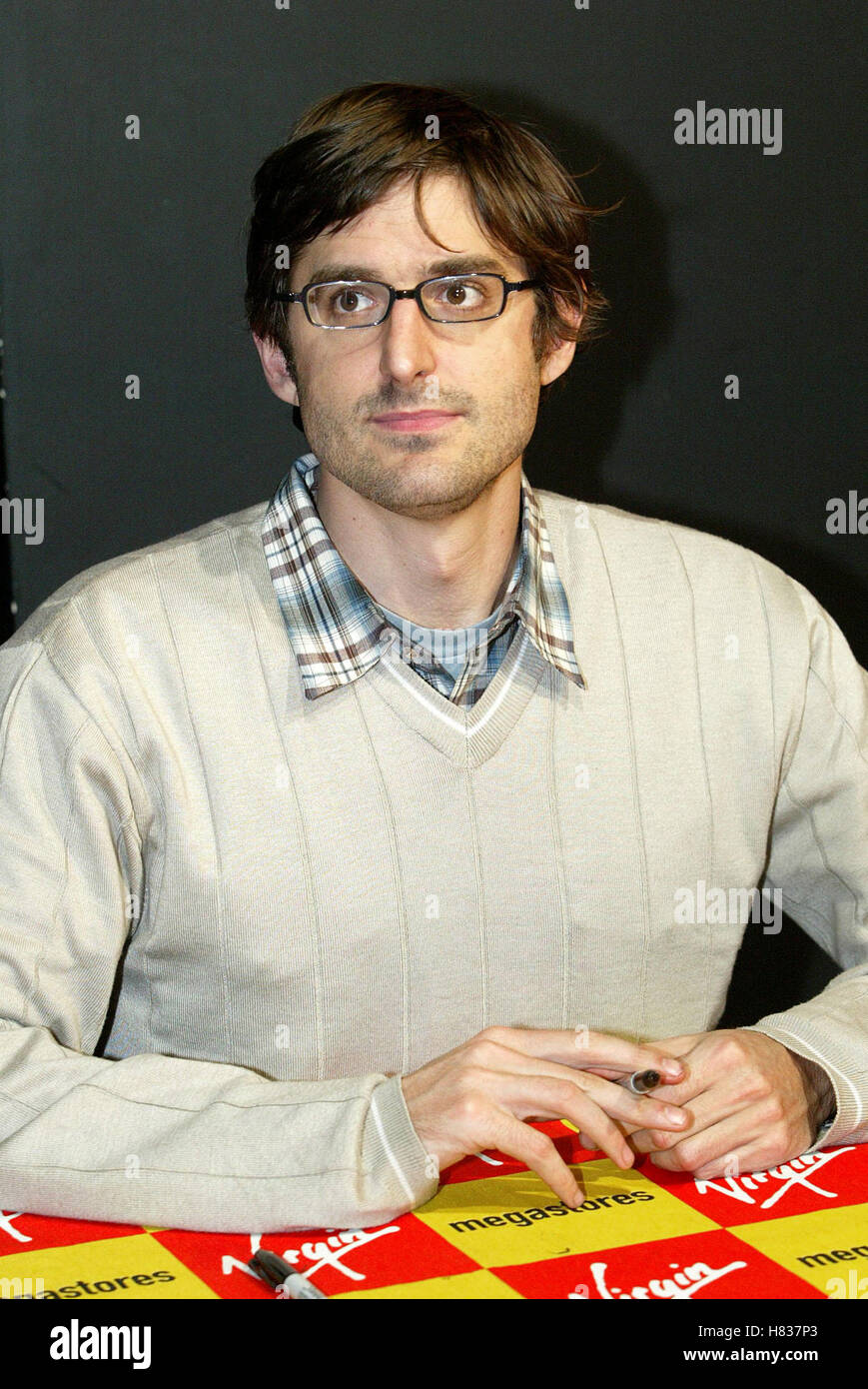 LOUIS THEROUX VIRGIN MEGASTORE OXFORD STREET LONDON 25 November 2002 ...