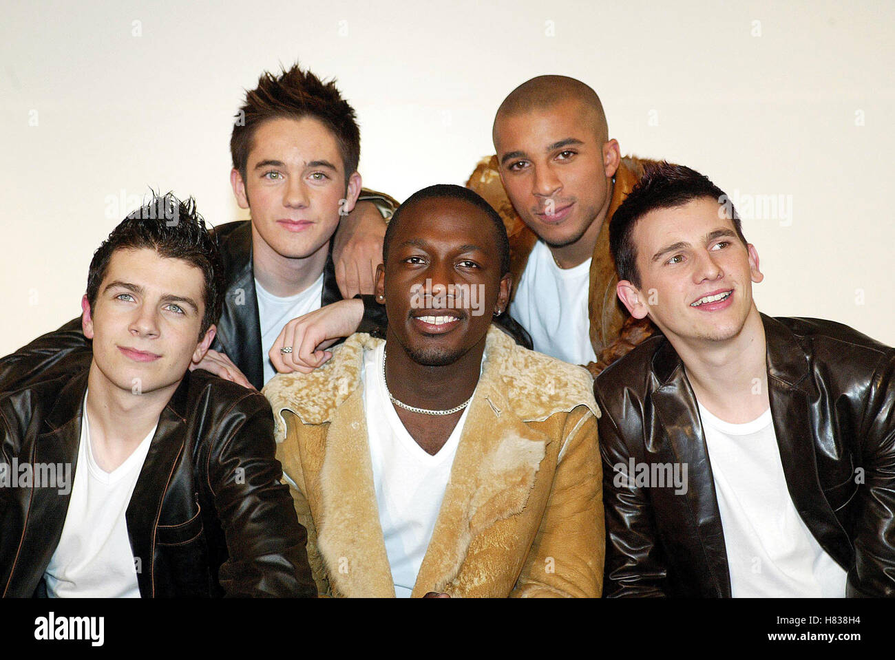 ONE TRUE VOICE HARRODS LONDON 16 December 2002 Stock Photo - Alamy