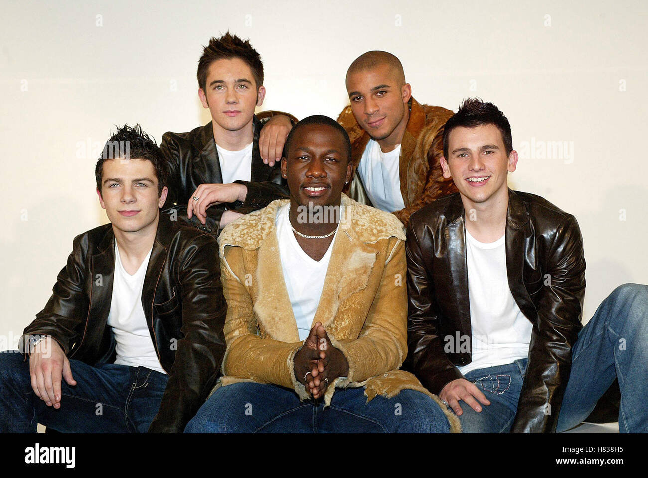 ONE TRUE VOICE HARRODS LONDON 16 December 2002 Stock Photo - Alamy