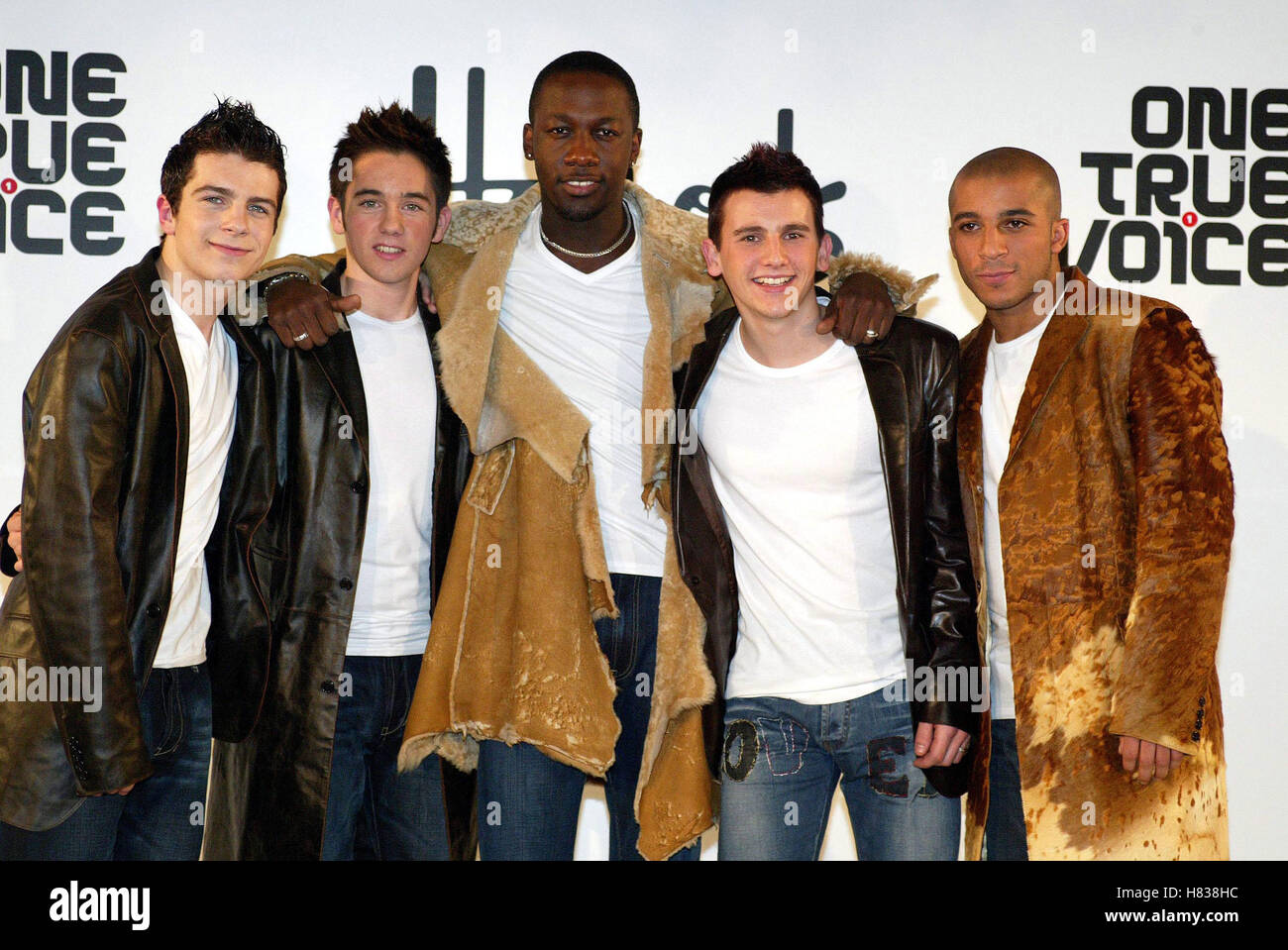 ONE TRUE VOICE HARRODS LONDON 16 December 2002 Stock Photo - Alamy