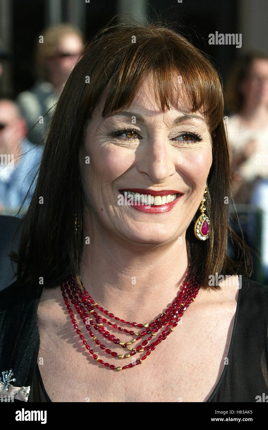 ANJELICA HUSTON 8TH SCREEN ACTORS GUILD AWARDS ARRIVALS SHRINE ...