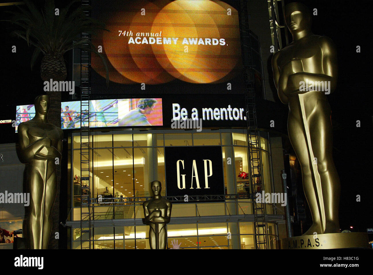 OSCAR STATUE OSCARS 2002 SET UP HOLLYWOOD LOS ANGELES USA 21 March 2002 ...
