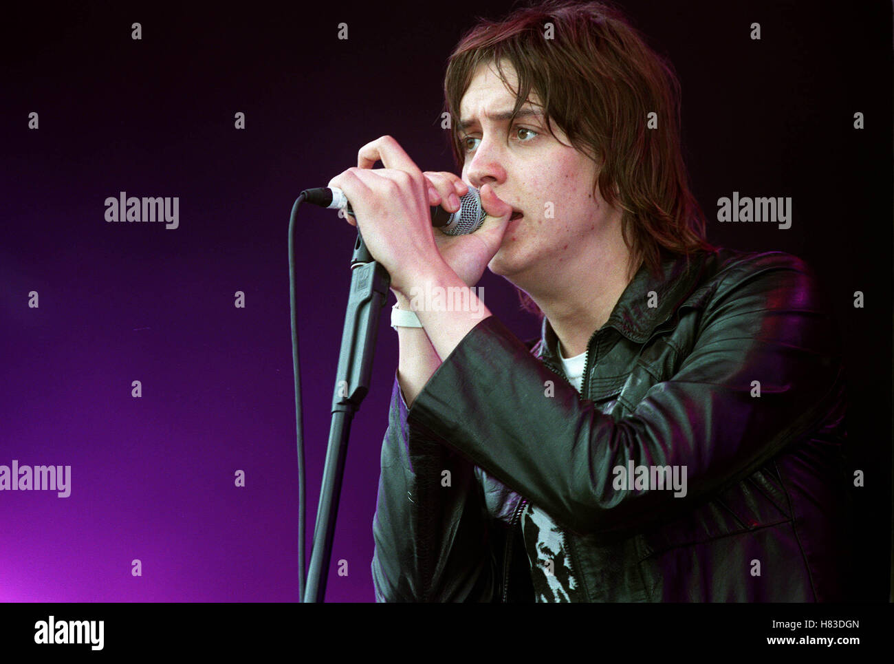 JULIAN CASABLANCAS T IN THE PARK 2001 KINROSS SCOTLAND 07 July 2001 ...