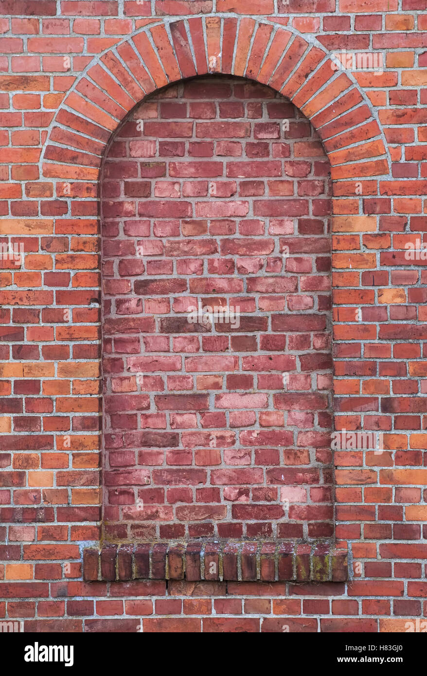 Arch in a wall made from red bricks Stock Photo - Alamy