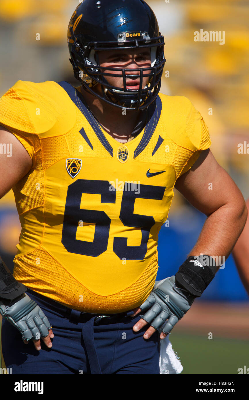 October 9, 2010; Berkeley, CA, USA; California Golden Bears offensive ...