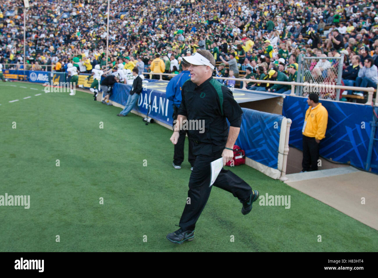 November 13, 2010; Berkeley, CA, USA; Oregon Ducks head coach Chip ...