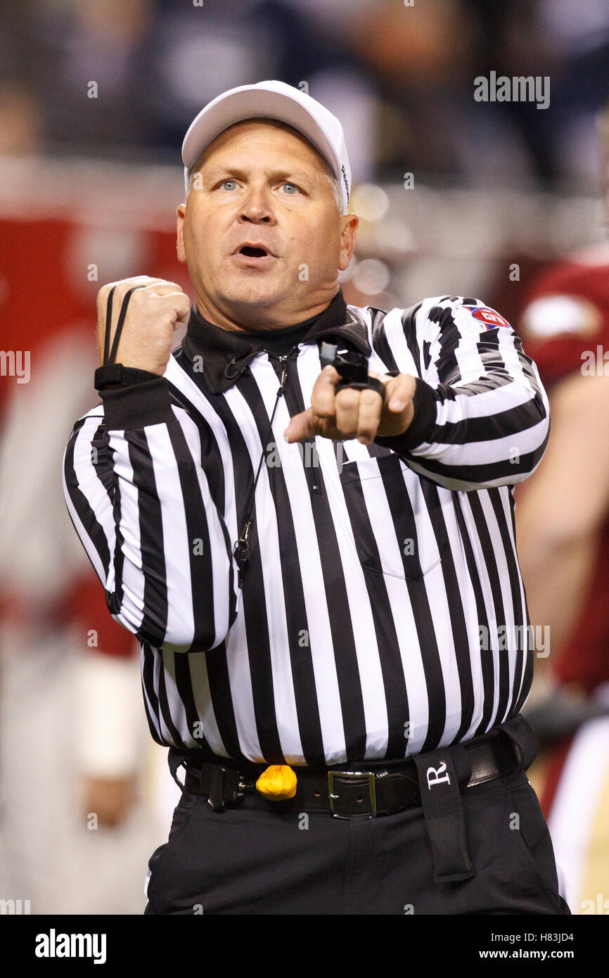 Fight referee football hi-res stock photography and images - Alamy