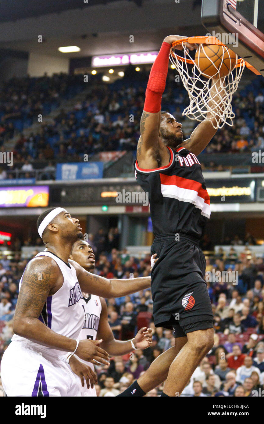 Lamarcus Aldridge Dunk