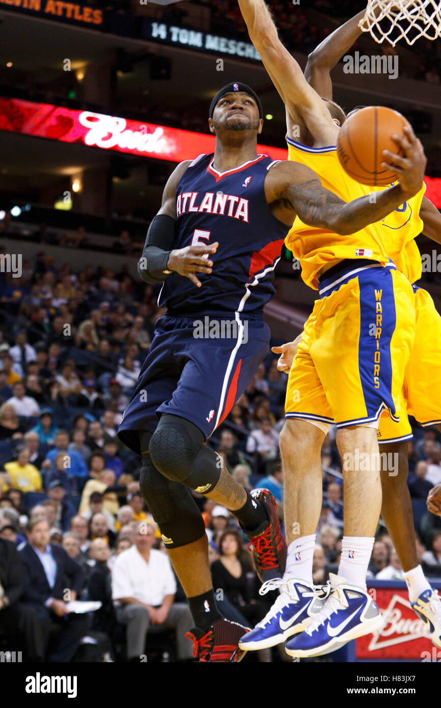 February 25, 2011; Oakland, CA, USA; Atlanta Hawks power forward Josh ...