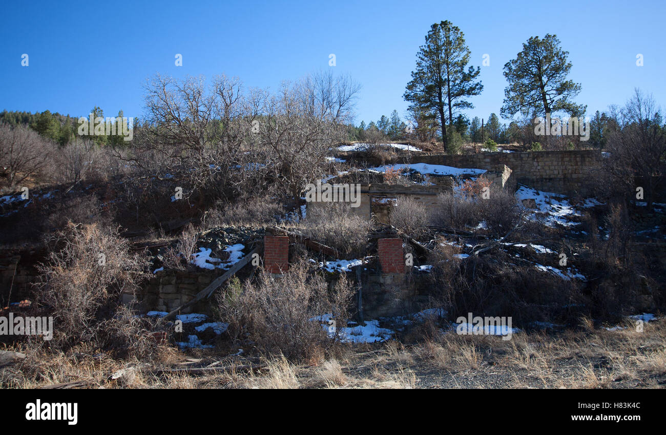 Remains of a big building in a New Mexico ghost town Stock Photo - Alamy