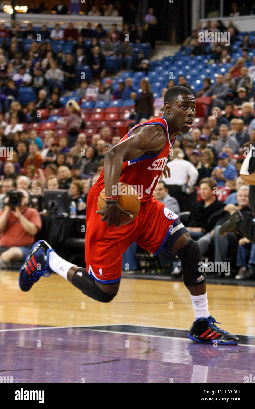 Philadelphia 76ers jrue holiday dribbles hi-res stock photography and ...