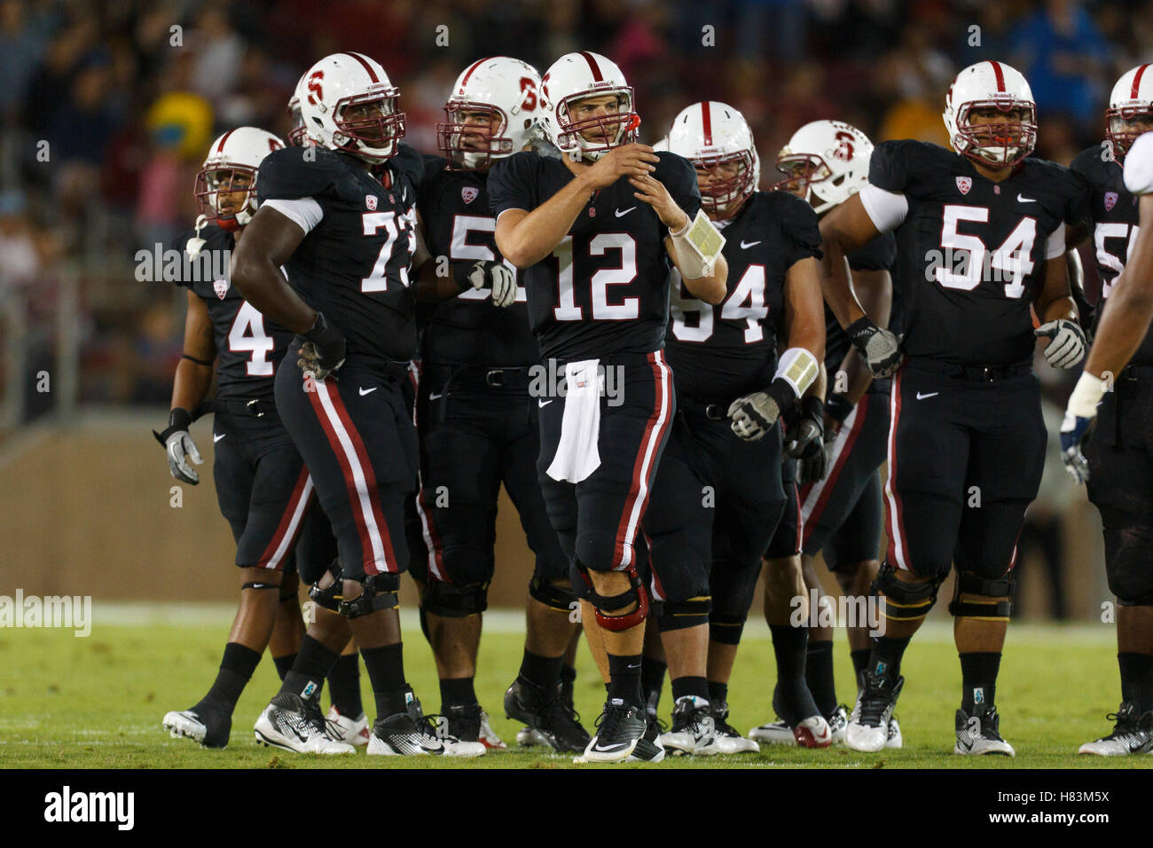 Stanford football players huddle hi-res stock photography and images ...