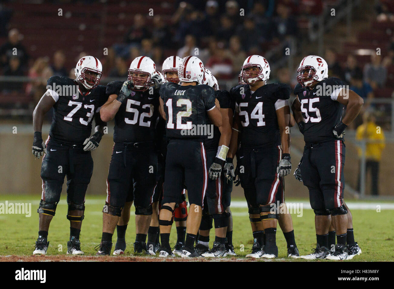 Stanford football players huddle hi-res stock photography and images ...
